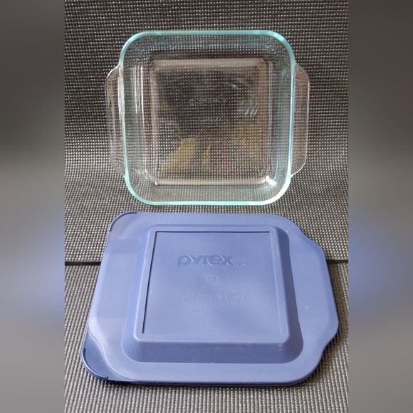 Pyrex | Dining | Pyrex Food Storage With Clear Glass And A Blue Lid ...